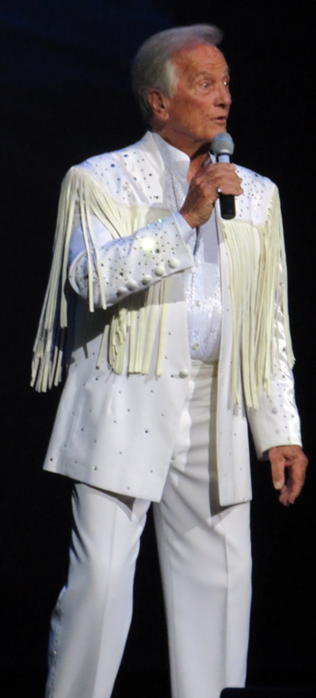 Pat Boone in sold-out show at Sharon takes audience on his career ...