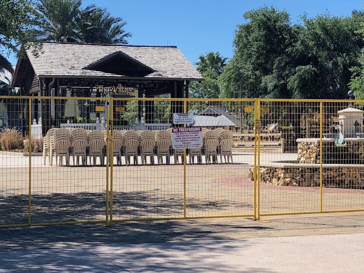 Lake Sumter Landing town square completely fenced in - Villages-News.com