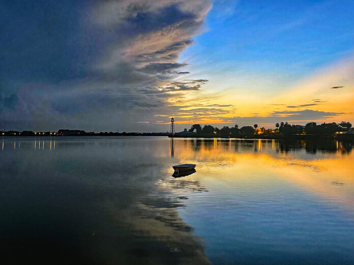 Sunrise as storm rolls in over Lake Sumter - Villages-News.com