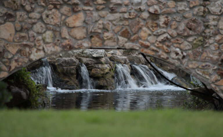 Waterfall near entrance to Glenview Country Club - Villages-News.com