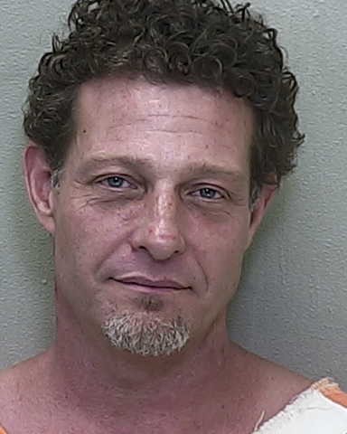 Injured man found crying in roadway claims attack by boyfriend ...