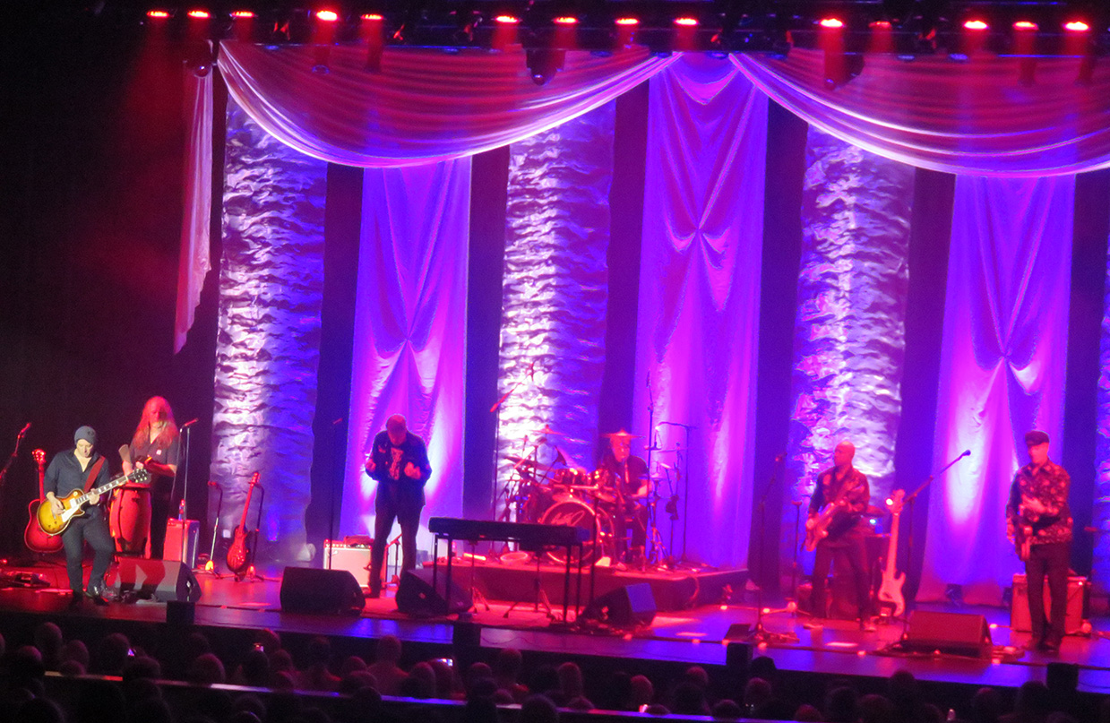 Former Guess Who frontman brings memorable songs to The Tracy ...