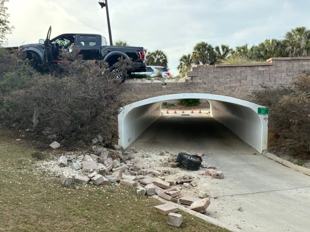 DUI suspect crashes in roundabout damaging golf cart tunnel - Villages ...