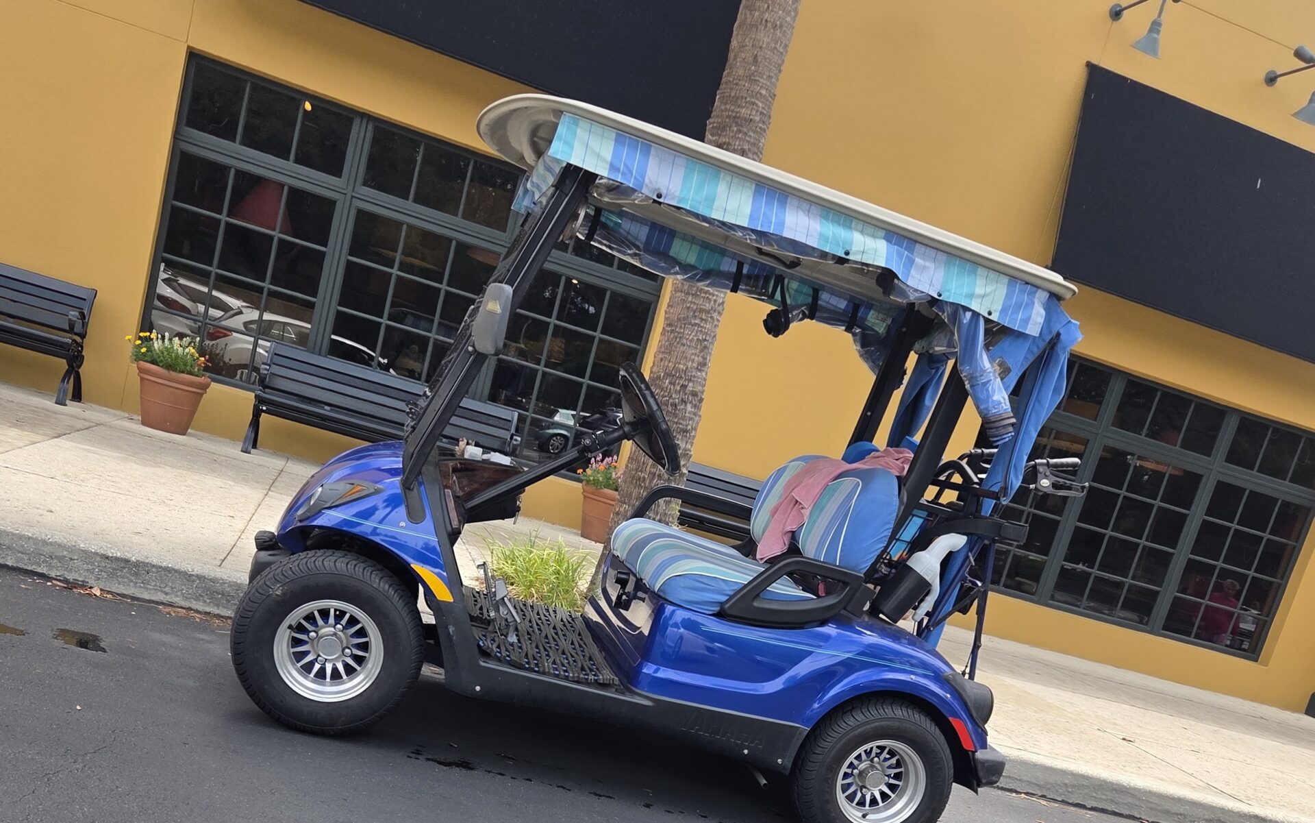 Golf cart driver finds prime parking spot at restaurant in The Villages ...