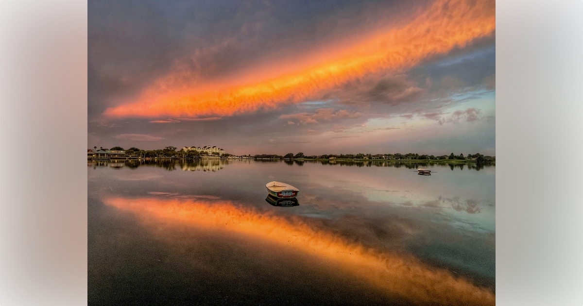 Dawn over Lake Sumter in the early morning - Villages-News.com