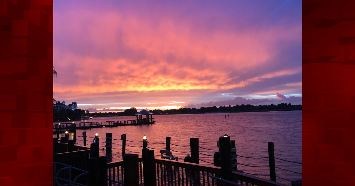 Amazing sunset over Lake Sumter Landing - Villages-News.com